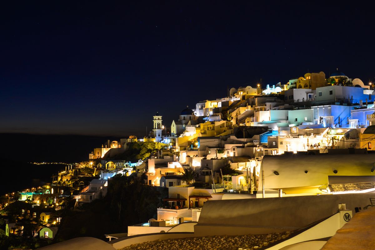 Santorini Nightlife: A Tourist's Guide to Unforgettable Experiences ...
